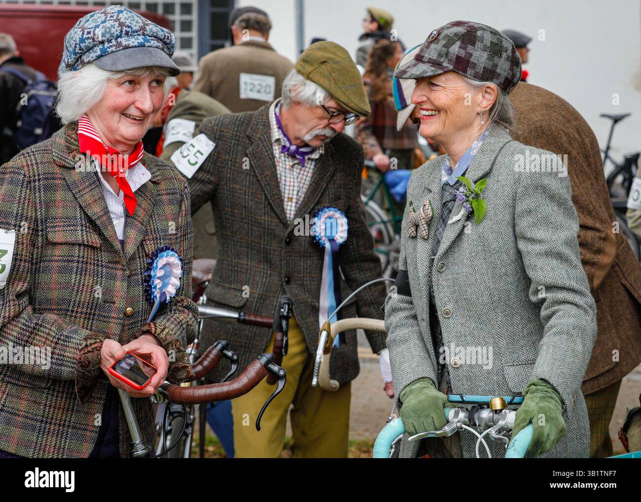 London, UK. 26th Apr, 2025. Participants at the meet point and start of ...