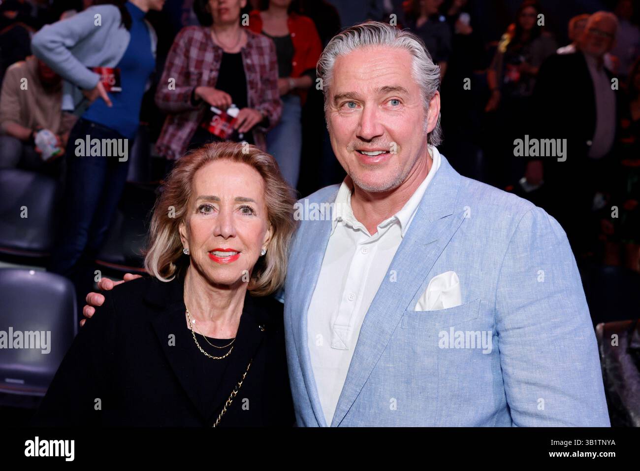 Unternehmer Franjo Pooth, Vater von Kandidat Diego Pooth, mit seiner ...