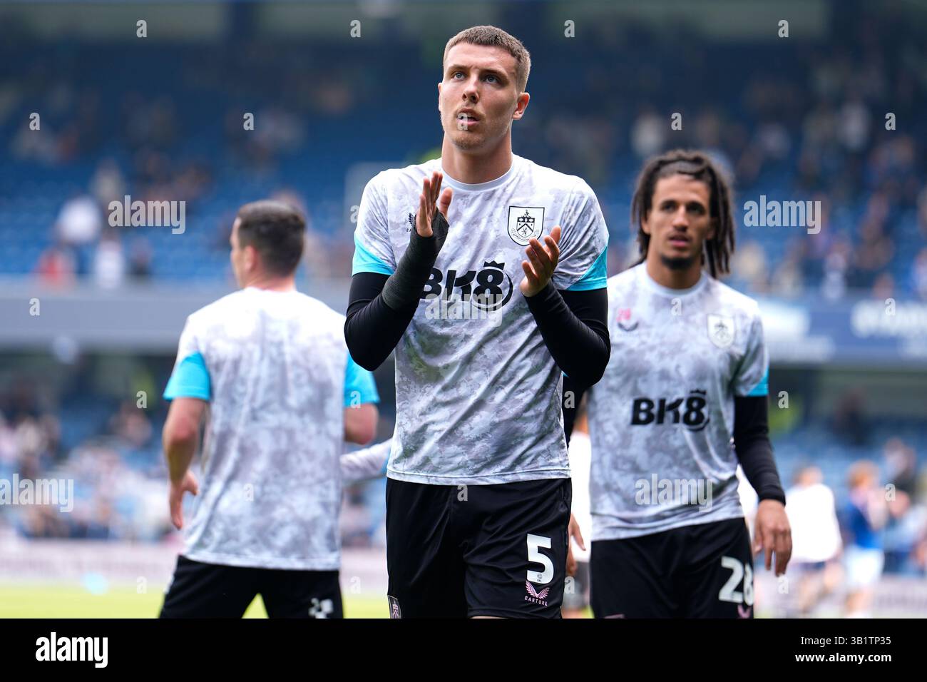 Burnley's Maxime Esteve (centre) applauds the fans before the Sky Bet ...