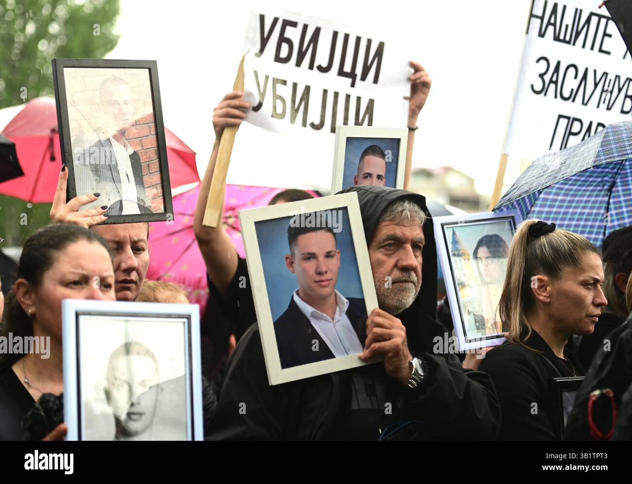 Parents and relatives of the Pulse nightclub fire victims hold pictures ...