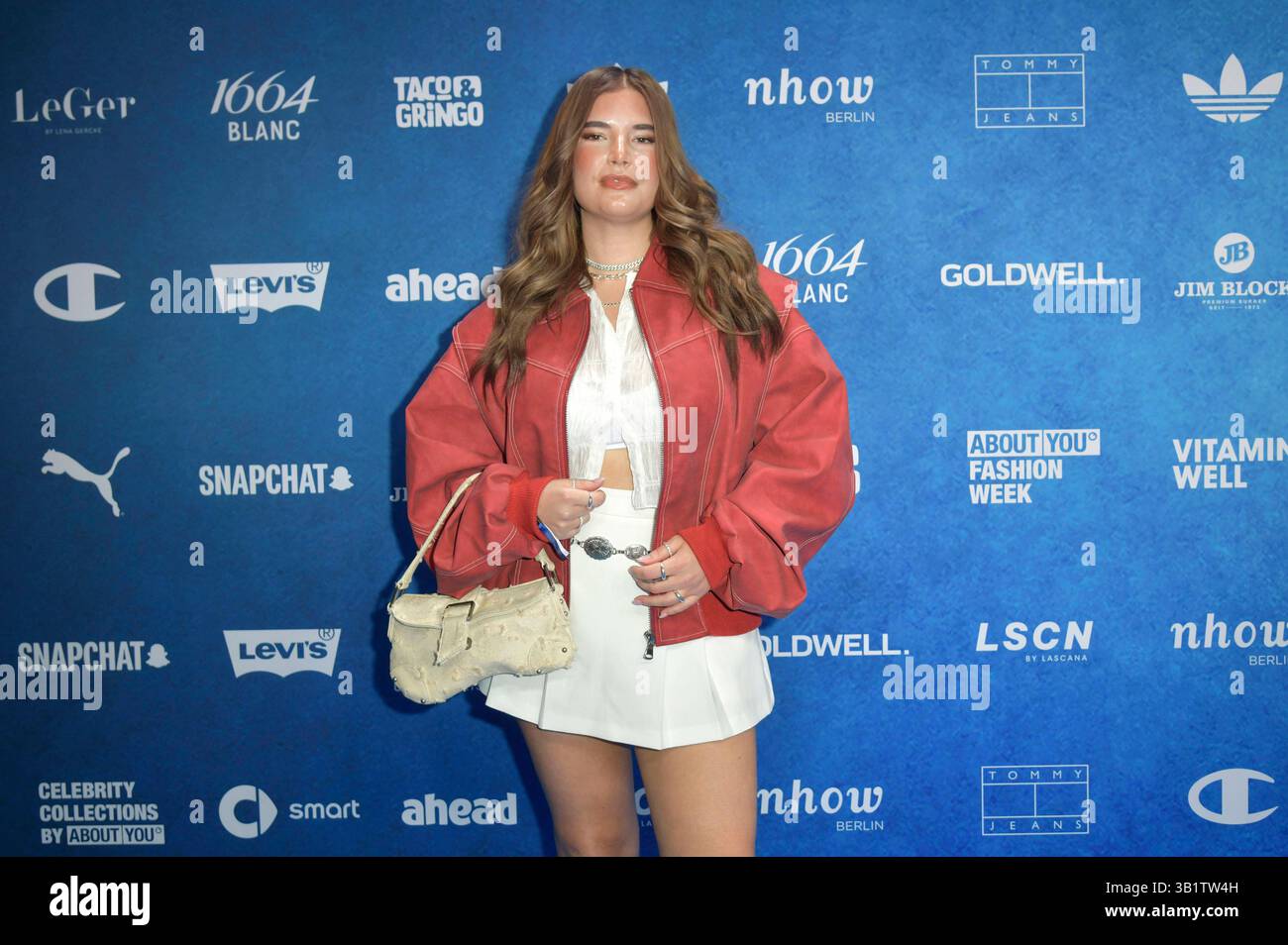 Laura Muro bei der ABOUT YOU Fashionmania by AYFW in der Uber Eats ...