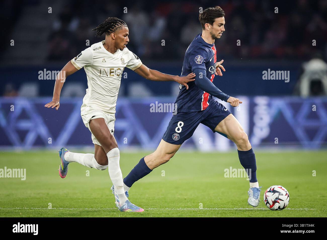 Hicham BOUDAOUI of Nice and Fabian RUIZ of PSG during the French ...