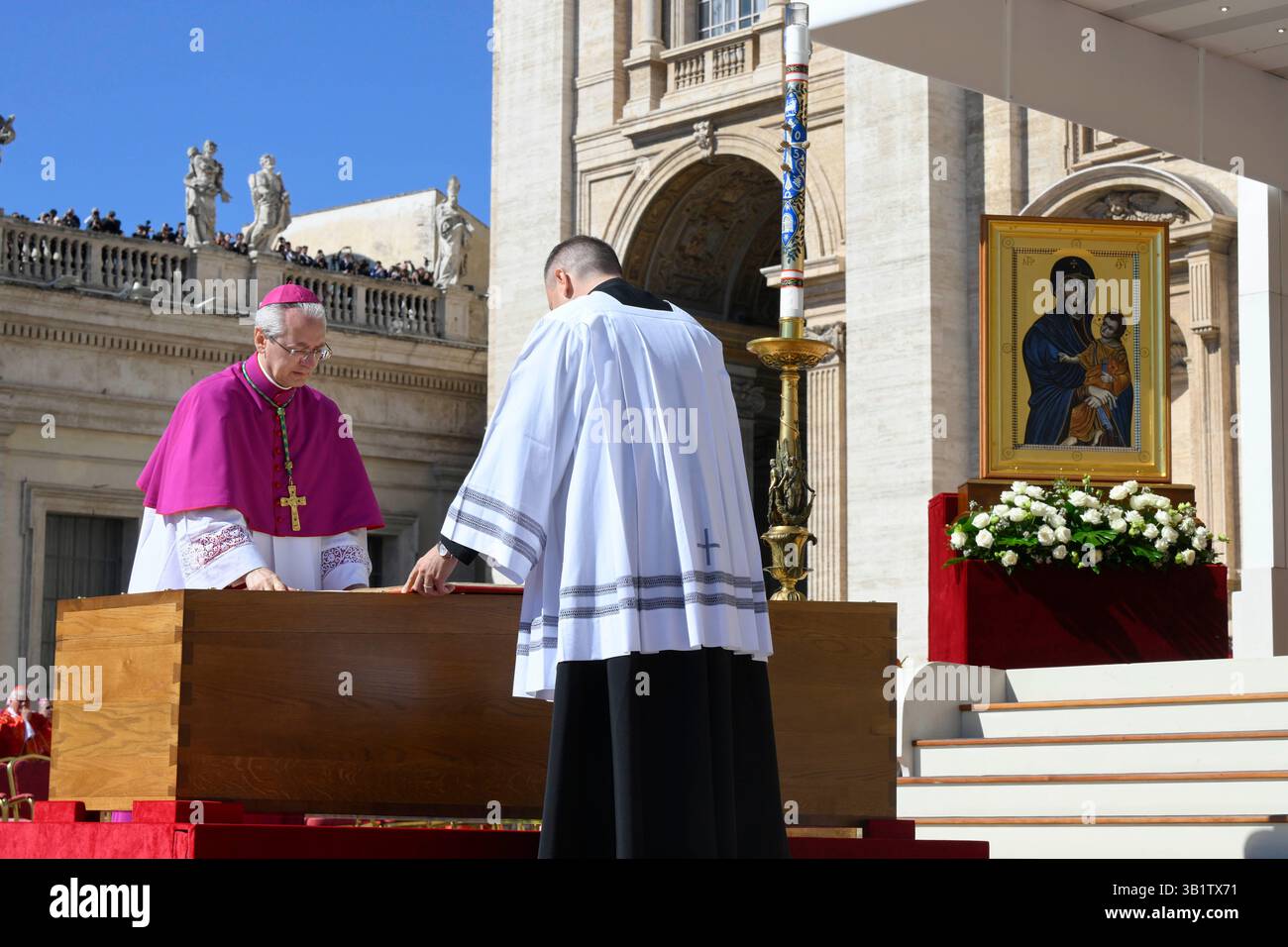 Vatican Master of ceremonies Archbishop Diego Giovanni Ravelli, left ...