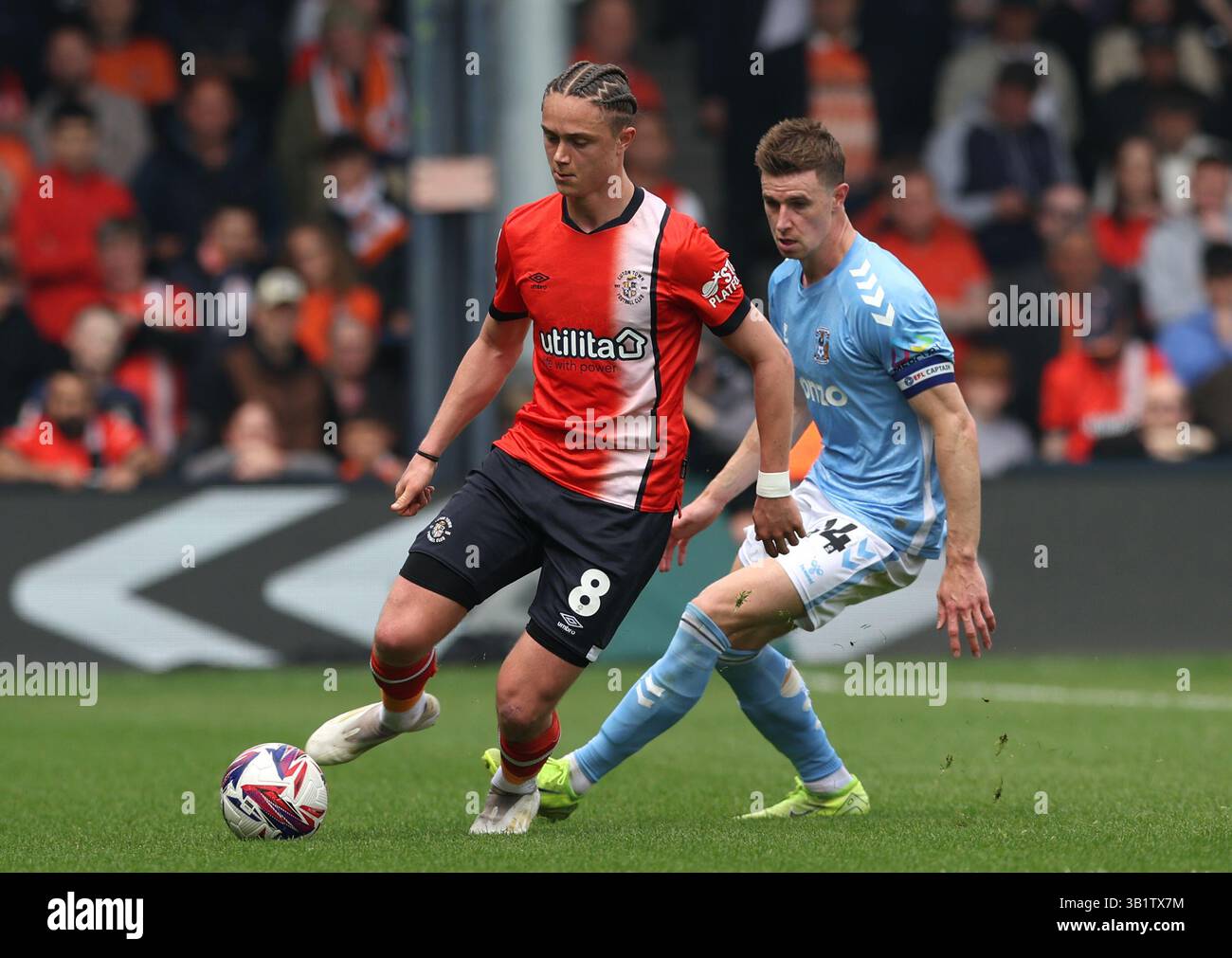 Luton Town's Thelo Aasgaard (left) and Coventry City's Ben Sheaf in ...