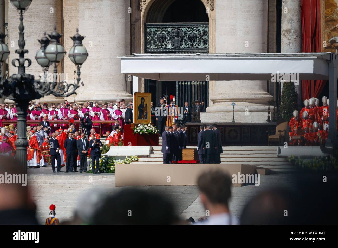 Italy, Rome, 260425. A crowd of believers arrived at the Vatican for ...