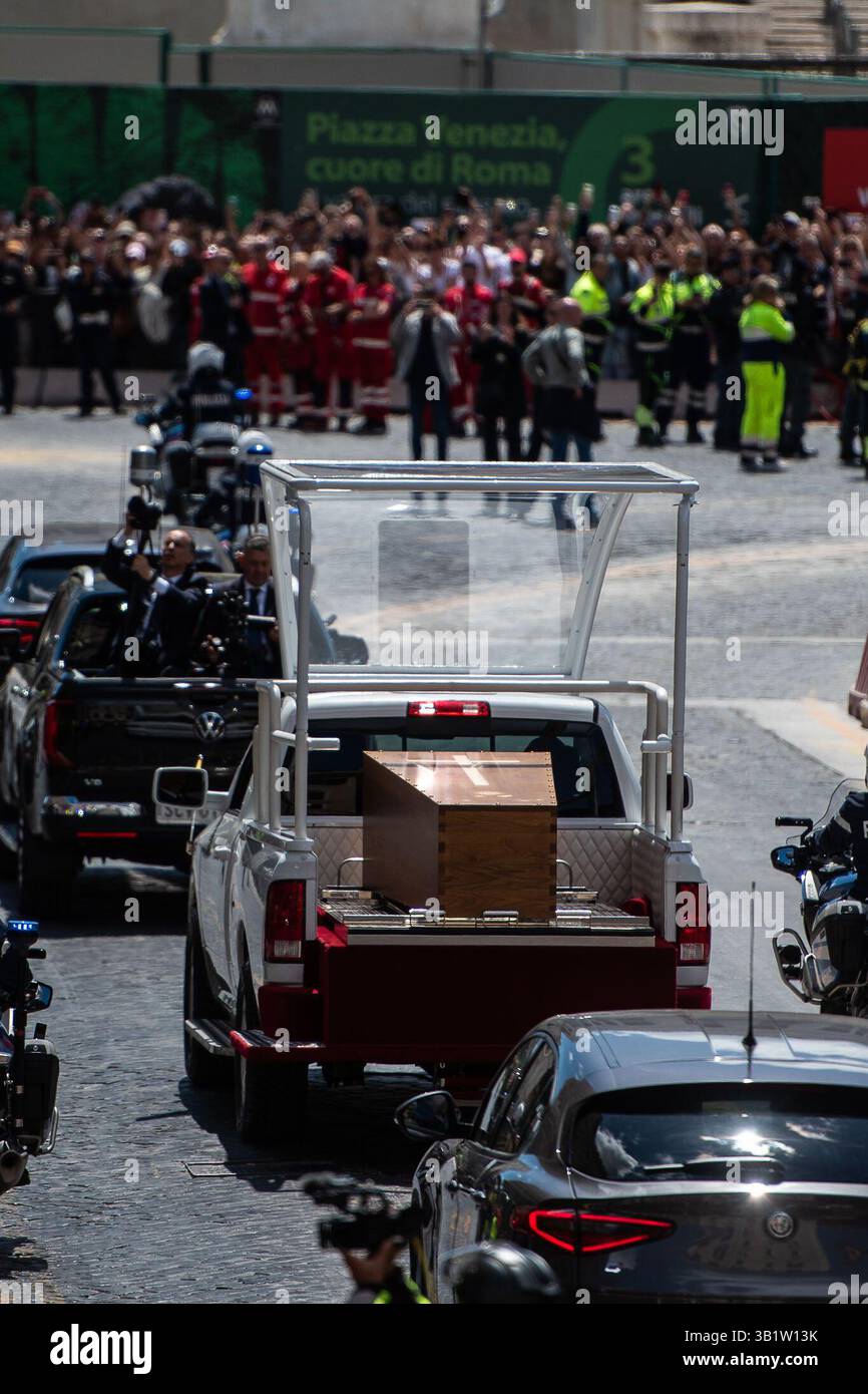 **NO WEB AND NEWSPAPERS ONLY FOR ITALY** The Funeral Procession of Pope ...