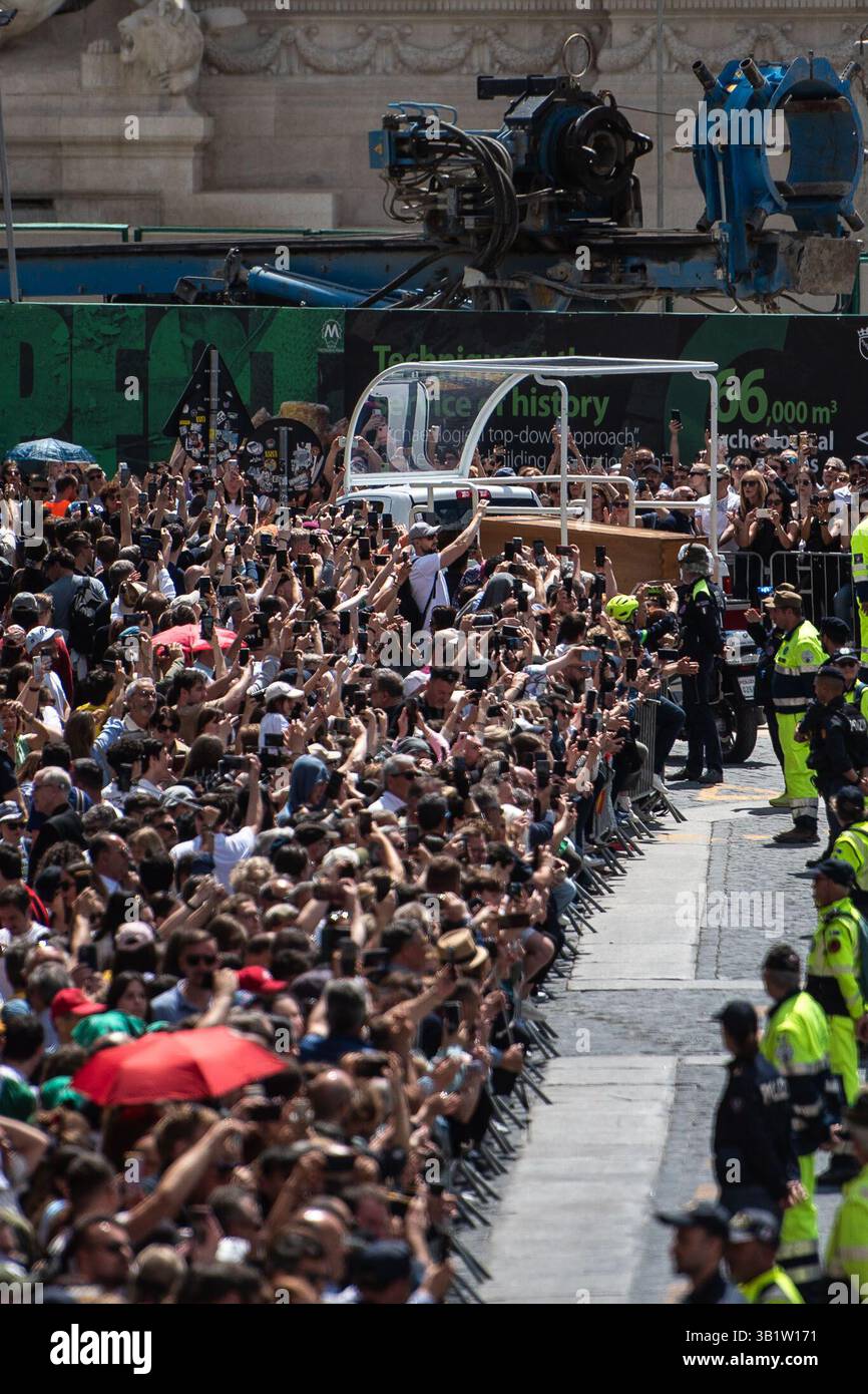 **NO WEB AND NEWSPAPERS ONLY FOR ITALY** The Funeral Procession of Pope ...