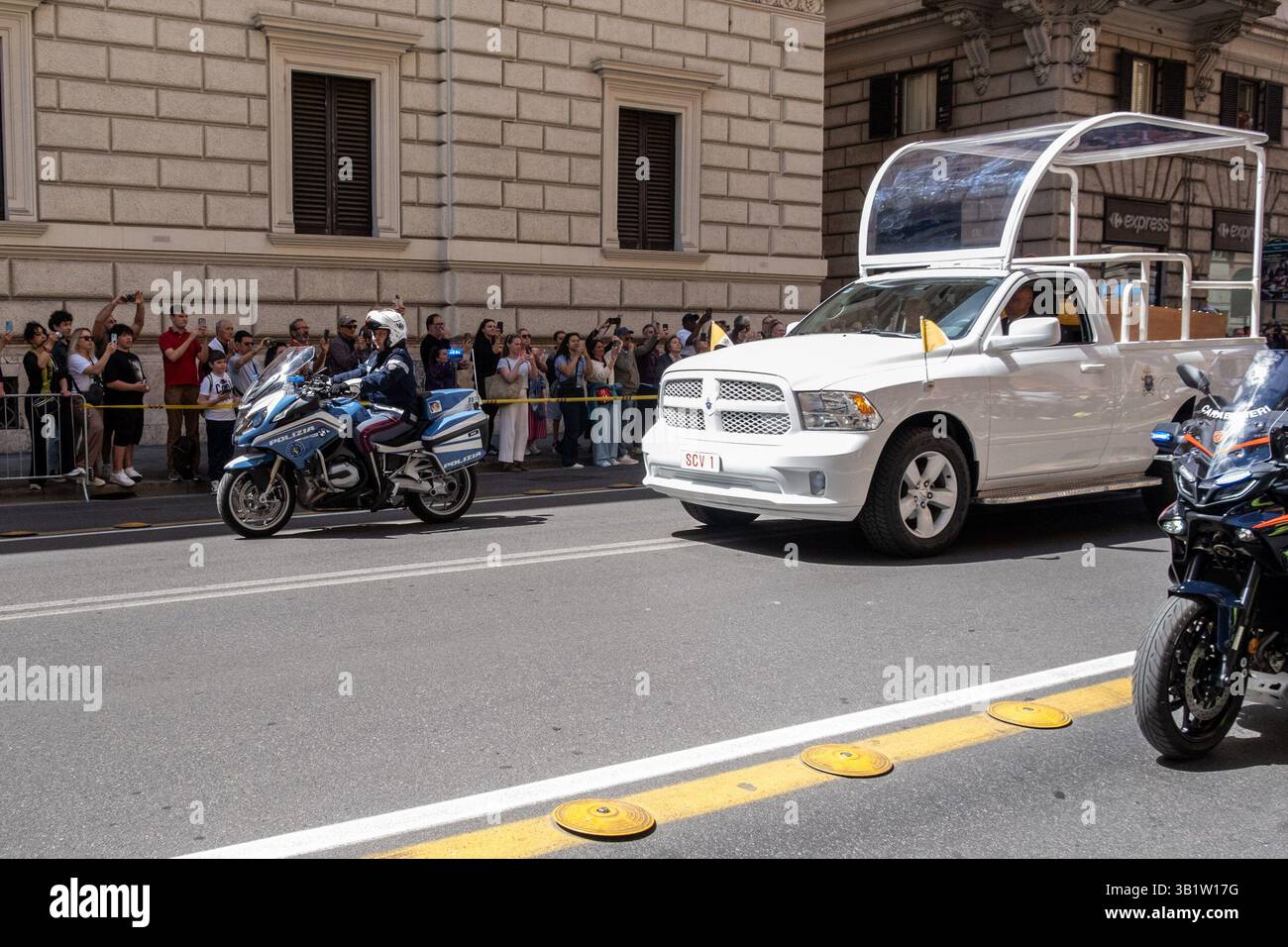 **NO WEB AND NEWSPAPERS ONLY FOR ITALY** The Funeral Procession of Pope ...