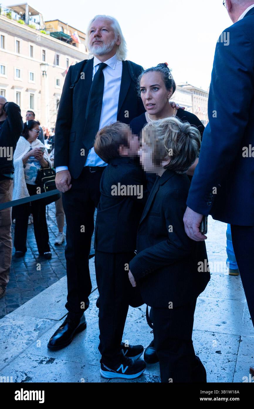 **NO WEB AND NEWSPAPERS ONLY FOR ITALY** Rome. St. Peter's Square ...