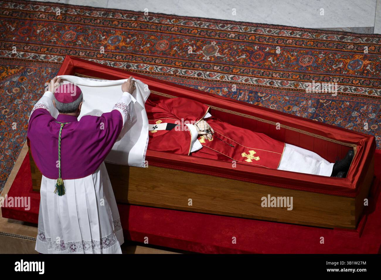 The casket of Pope Francis is sealed at St. Peter's Basilica, ahead of ...