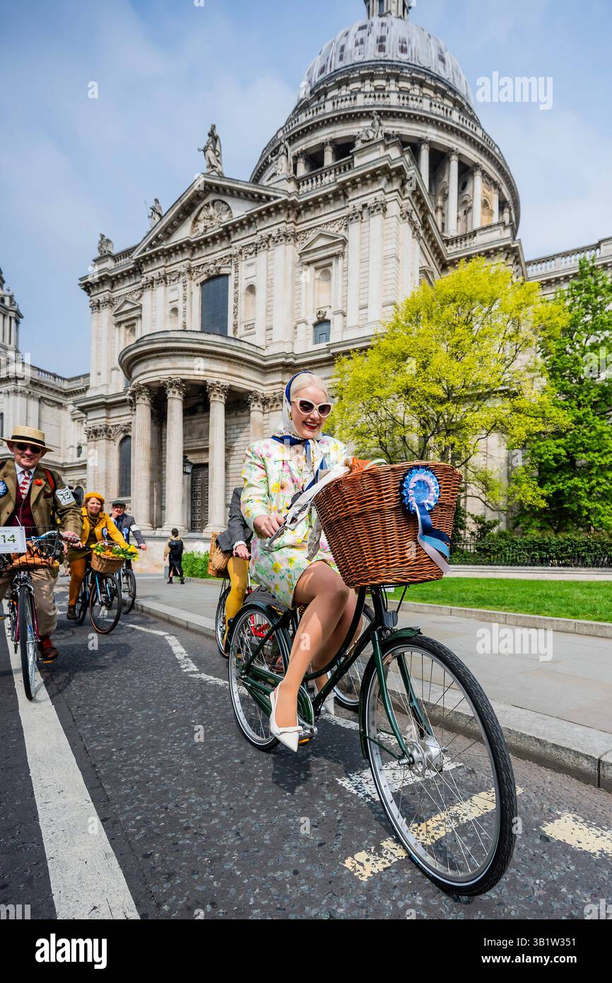 London, UK. 26th Apr, 2025. Passing St Pauls Cathedral - The Tweed Run ...