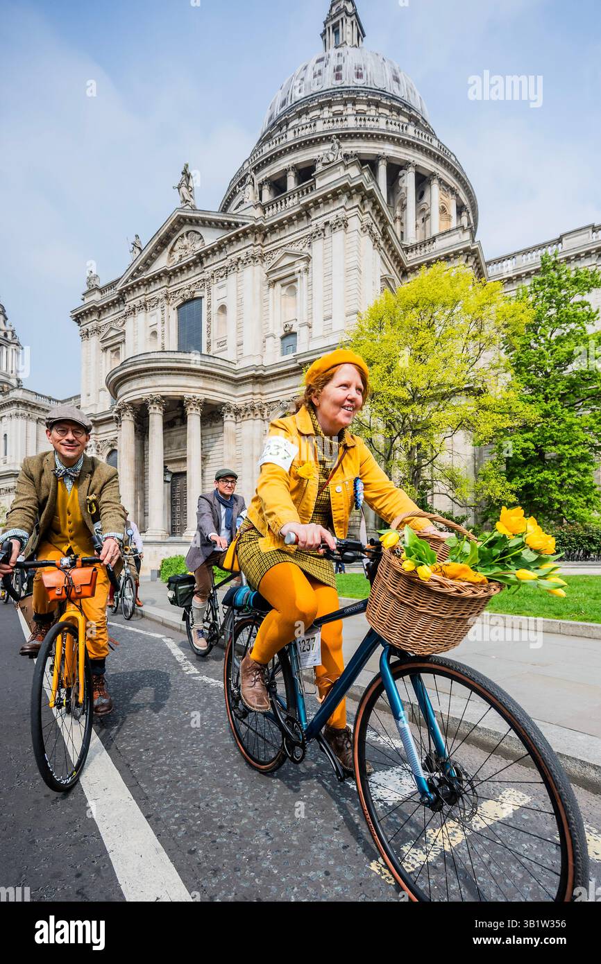 London, UK. 26th Apr, 2025. Passing St Pauls Cathedral - The Tweed Run ...