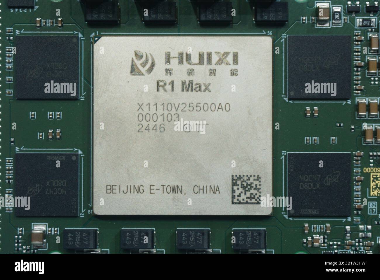 The high computing power intelligent driving chip card showcased at the ...