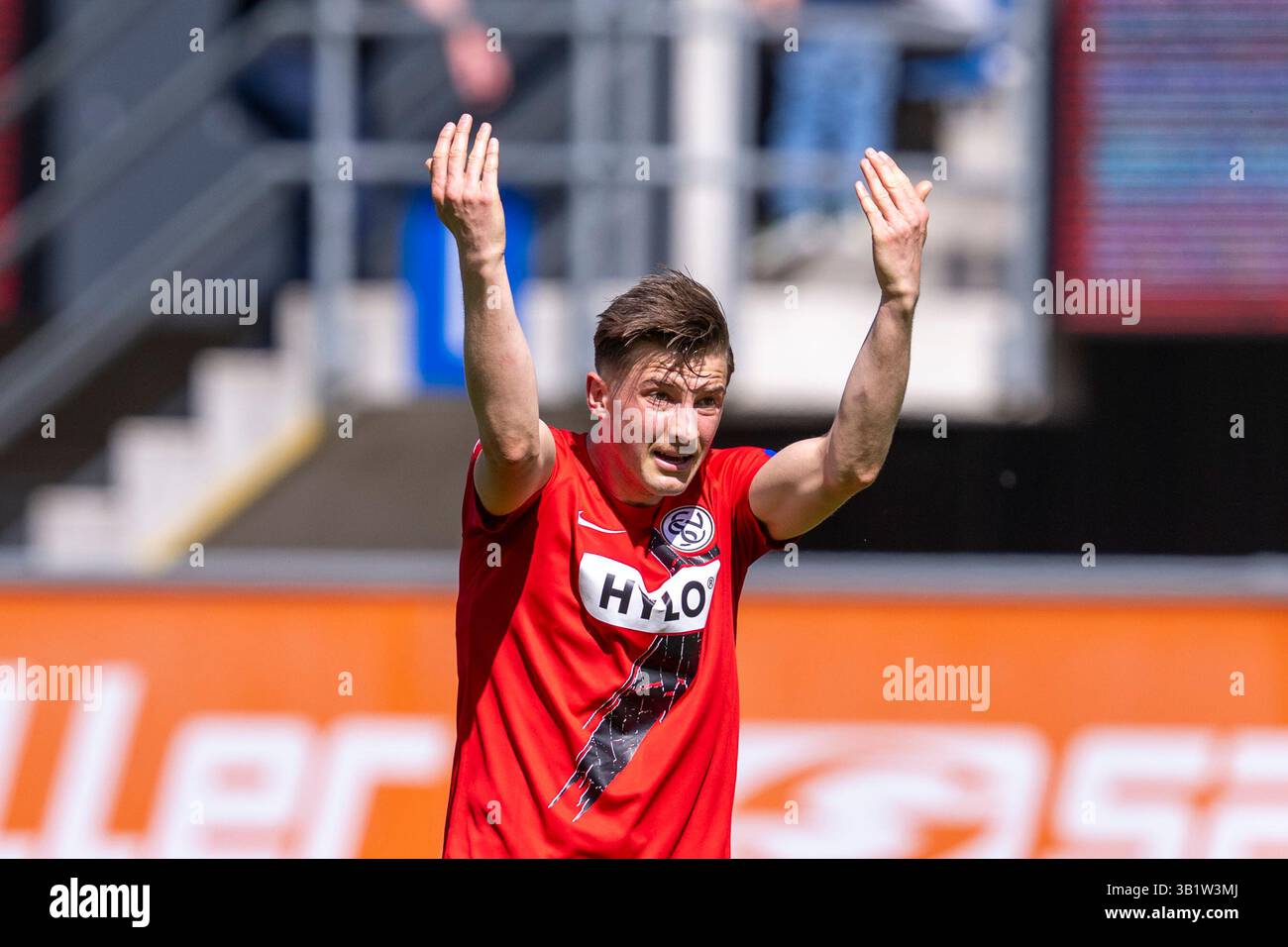 26 April 2025, North Rhine-Westphalia, Paderborn: Soccer: Bundesliga 2 ...