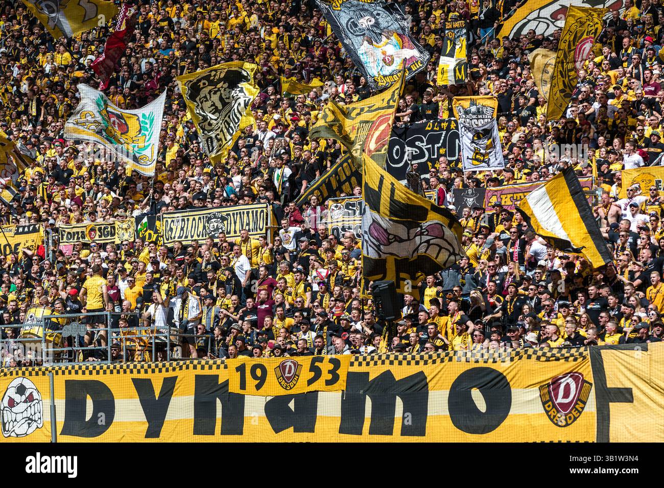 26 April 2025, Saxony, Dresden: Soccer: 3rd division, Dynamo Dresden - SV Sandhausen, 35th ...