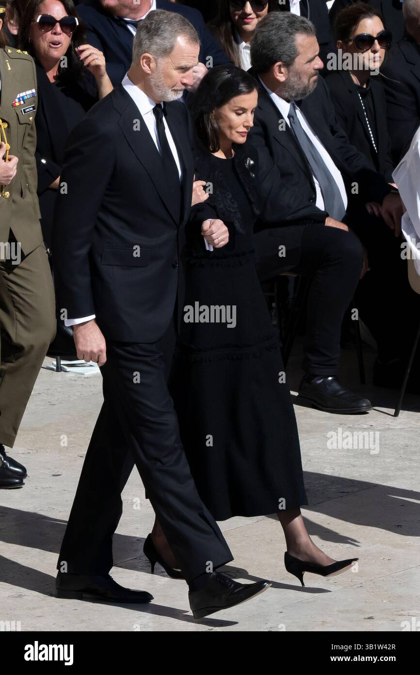 Rome, Italy. 26th Apr, 2025. Spain's King Felipe VI and Queen Letizia ...