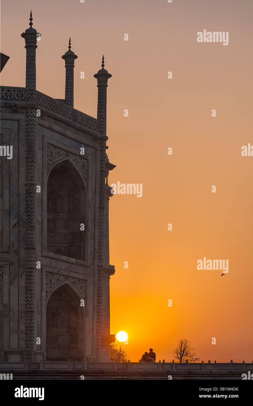 Mughal emperor shah jahan taj mahal hi-res stock photography and images ...