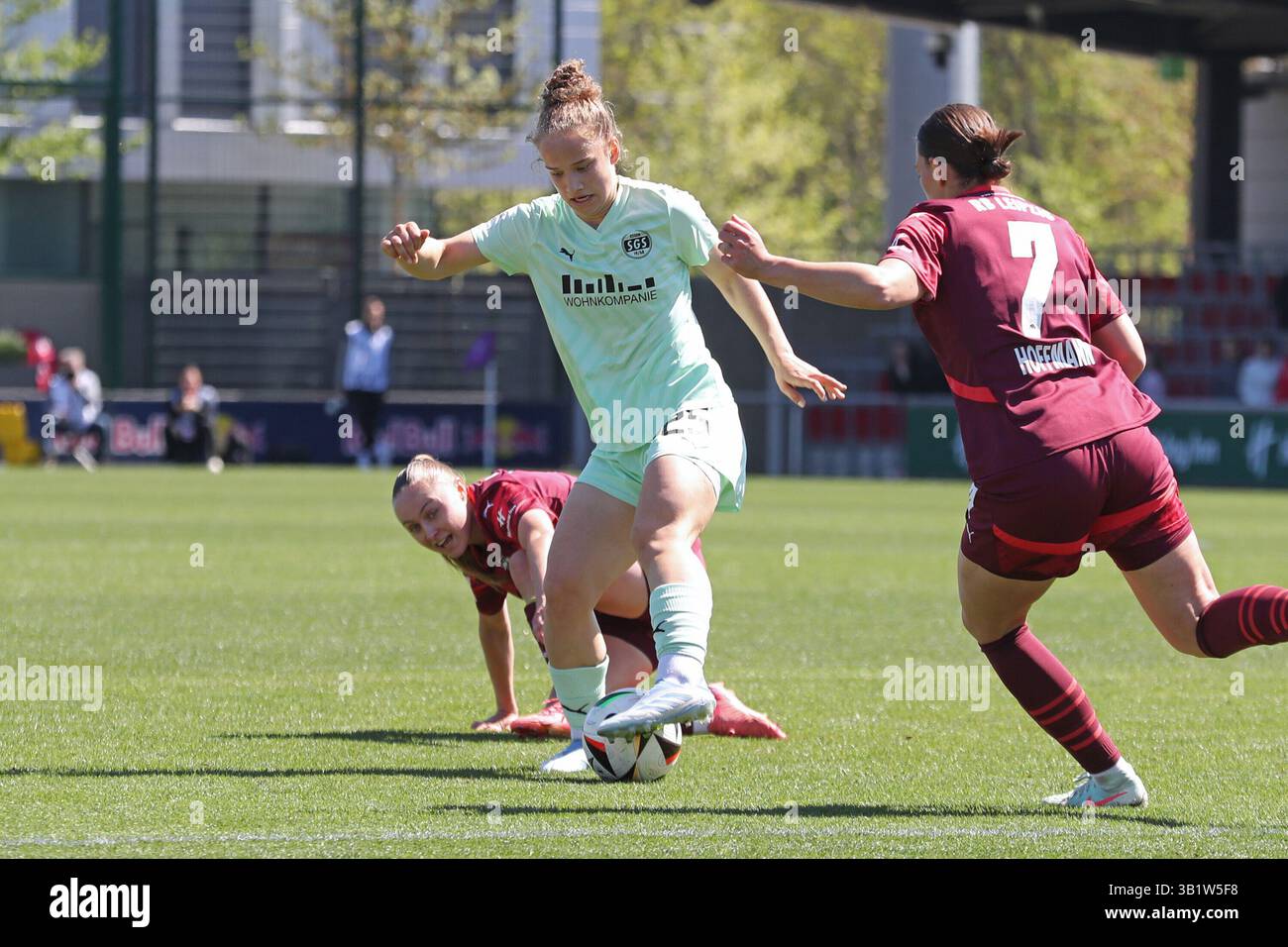 Leipzig, Deutschland. 26th Apr, 2025. Paulina Platner (25, SGS Essen ...