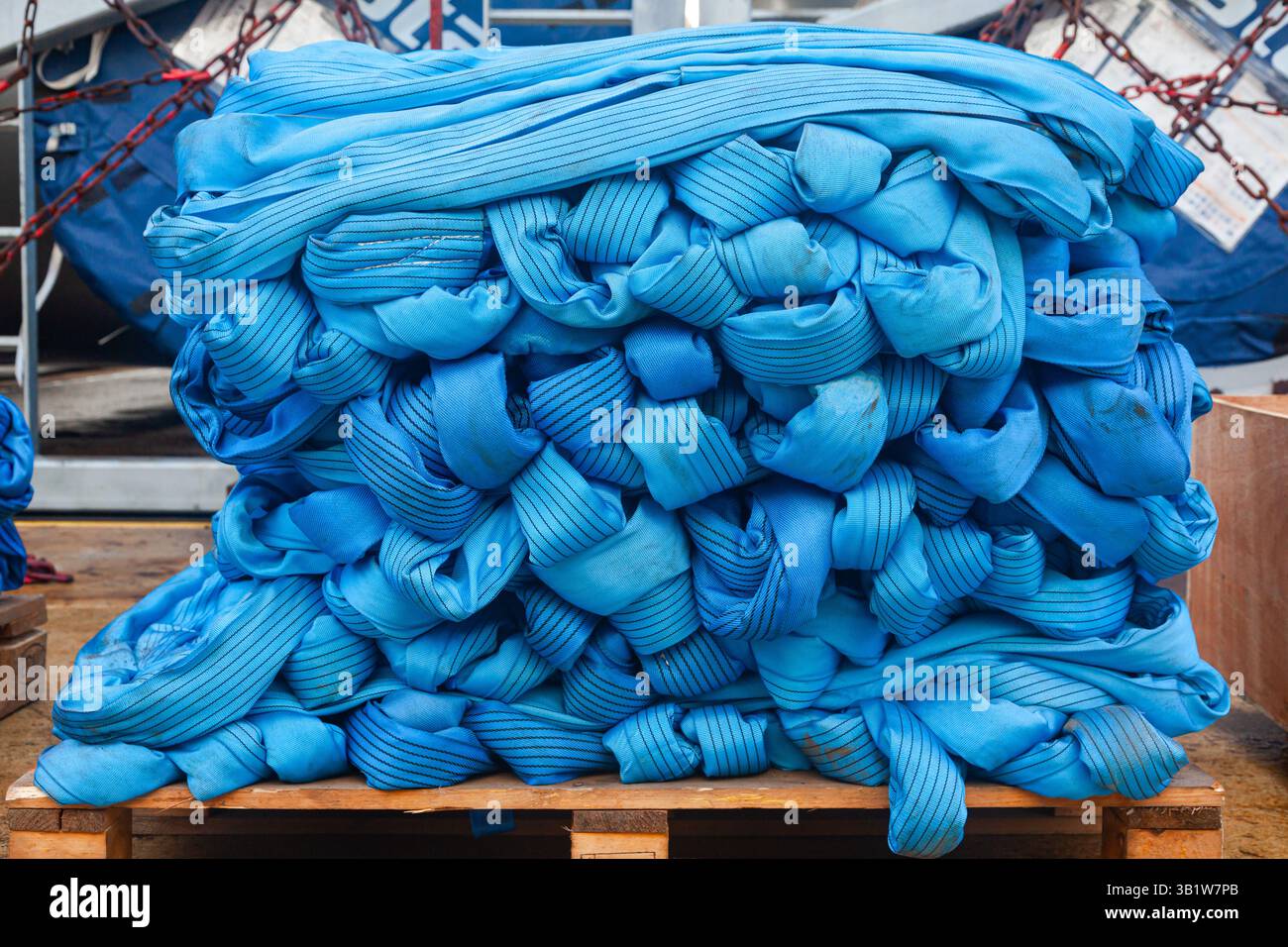 Securing lifting straps hi-res stock photography and images - Alamy