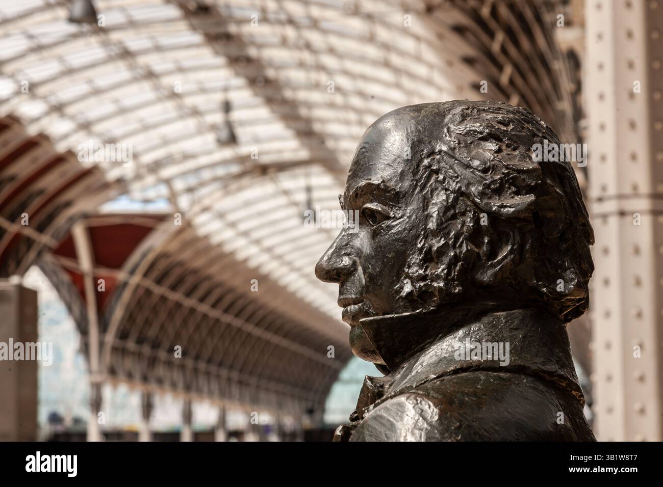 Statue of Isambard Kingdom Brunel, Paddington station, London, England ...