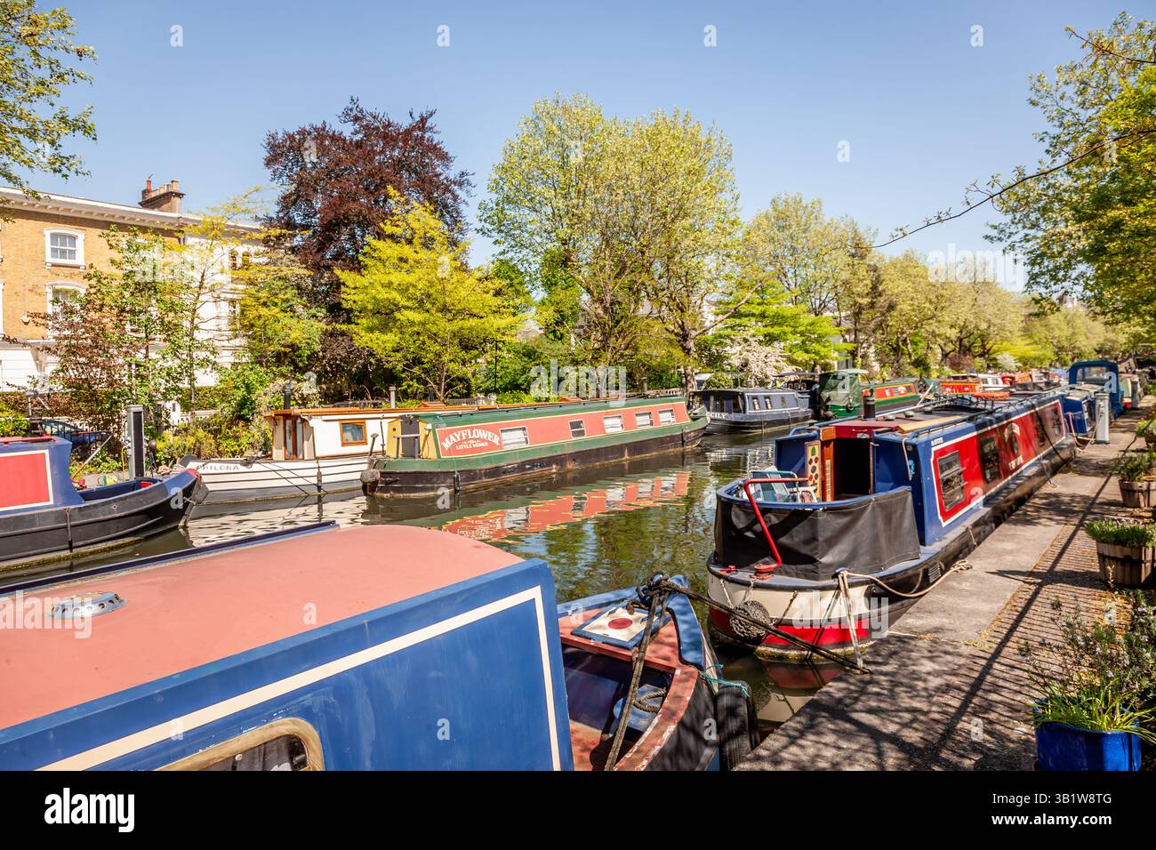 Narrow Boats on the Grand Union canal, Paddington, London, England, UK ...