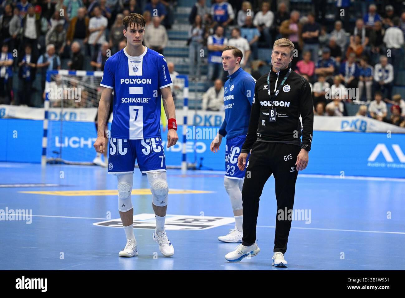 Gummersbach, Deutschland. 25th Apr, 2025. Julian Koester (VfL ...
