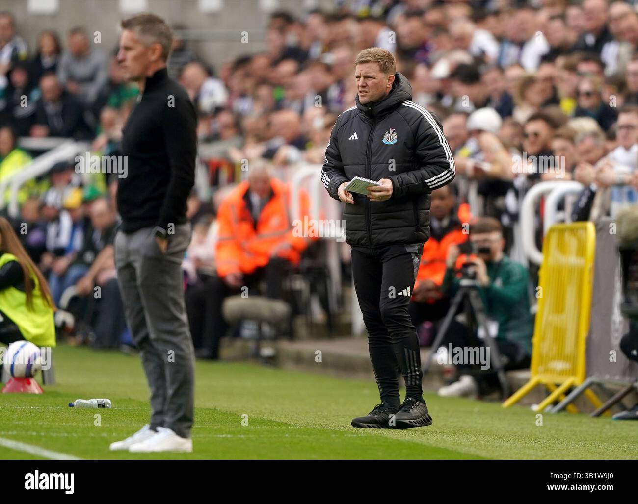 Newcastle United manager Eddie Howe (right) and Ipswich Town manager ...