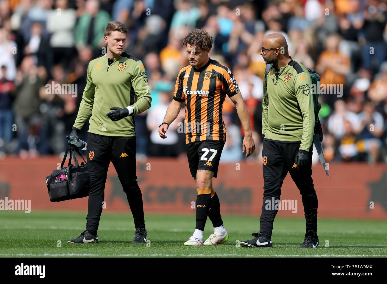 Hull City's Regan Slater injury during the Sky Bet Championship match ...