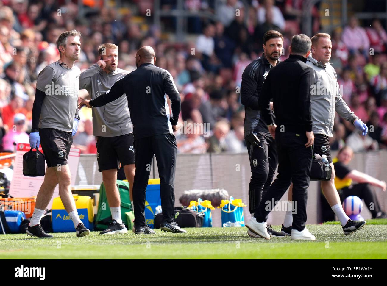 Fourth official Sam Allison (right) speaks with Southampton goalkeeping ...