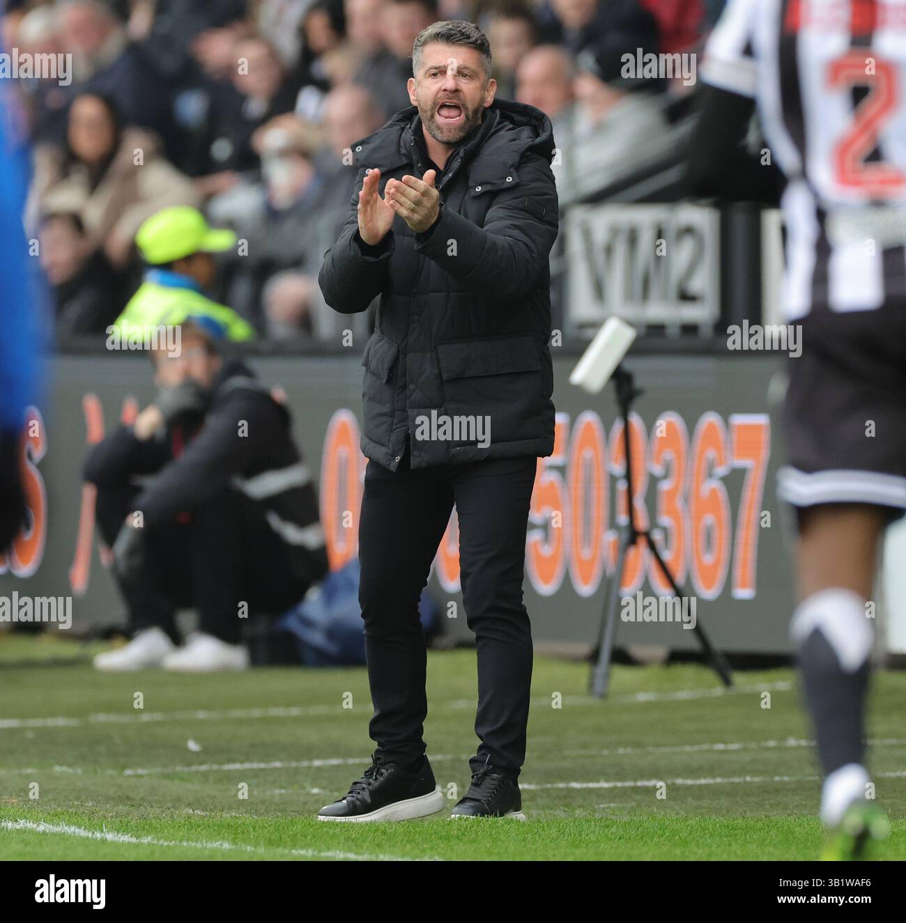 St Mirren manager Stephen Robinson during the William Hill Premiership ...