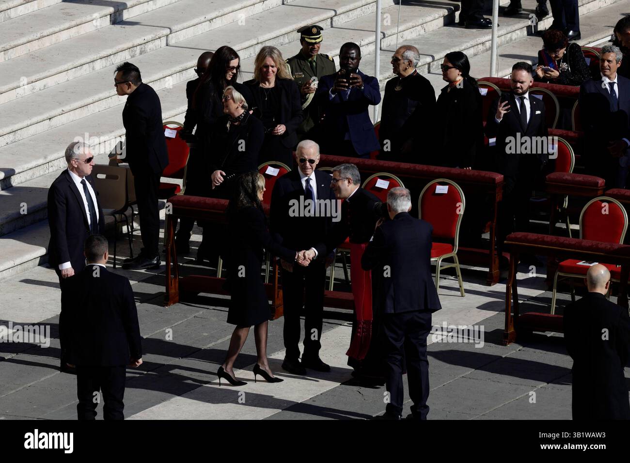 Pope Francis Honored at Solemn Funeral in St. Peters Square Joe Biden ...