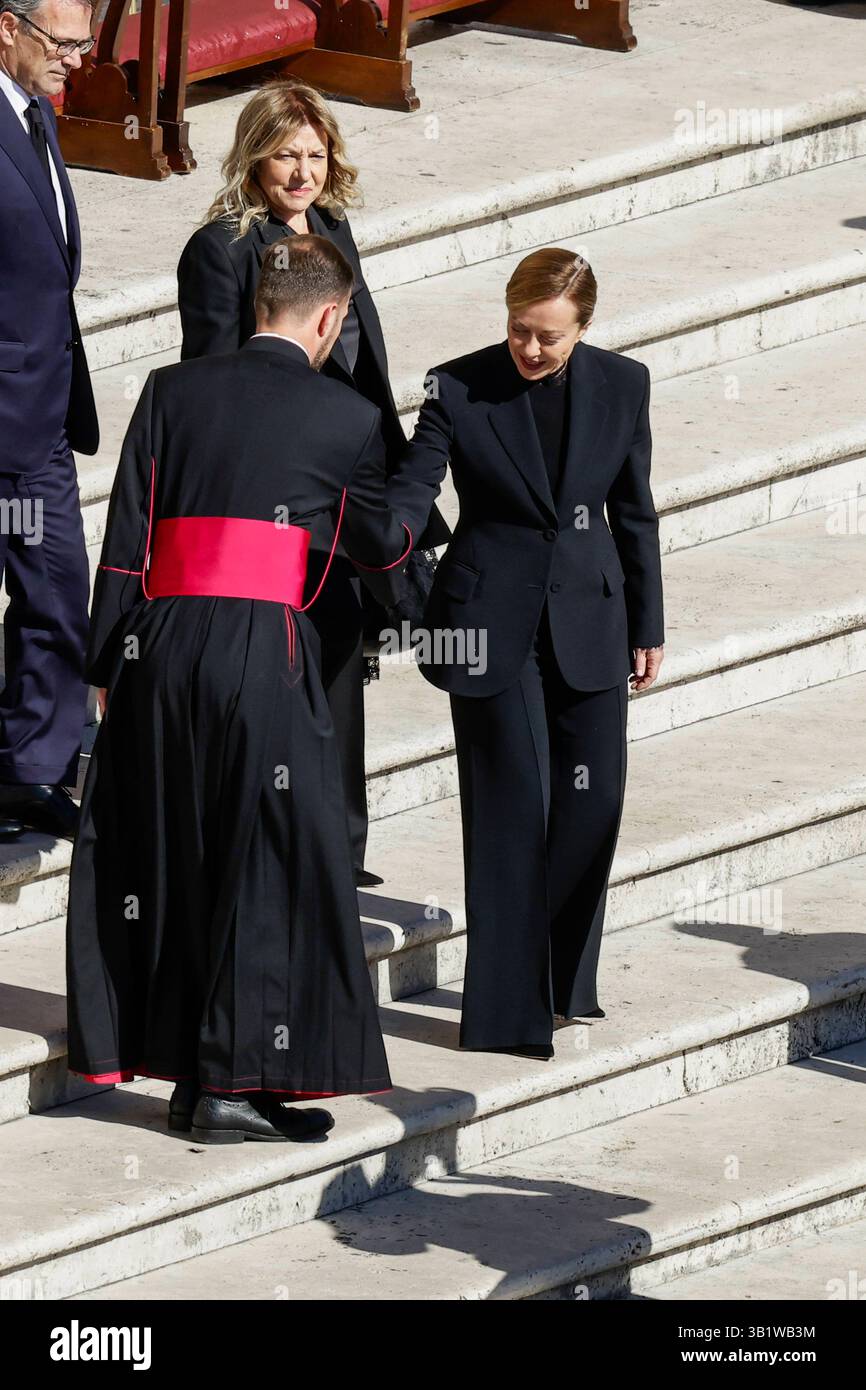 Pope Francis Honored at Solemn Funeral in St. Peters Square Italian ...