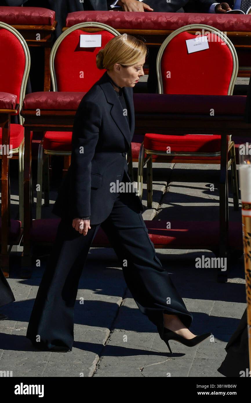 Pope Francis Honored at Solemn Funeral in St. Peters Square Italian ...