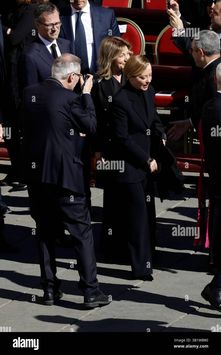 Pope Francis Honored at Solemn Funeral in St. Peters Square Italian ...
