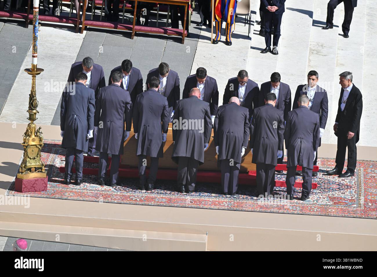 Roma, Italy. 26th Apr, 2025. Pallbearers carry the coffin during the ...
