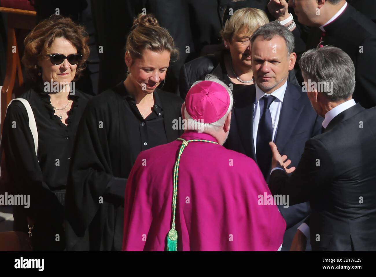 Vatican City, Vatican. 26th Apr 2025. VATICAANSTAD - Minister Caspar ...