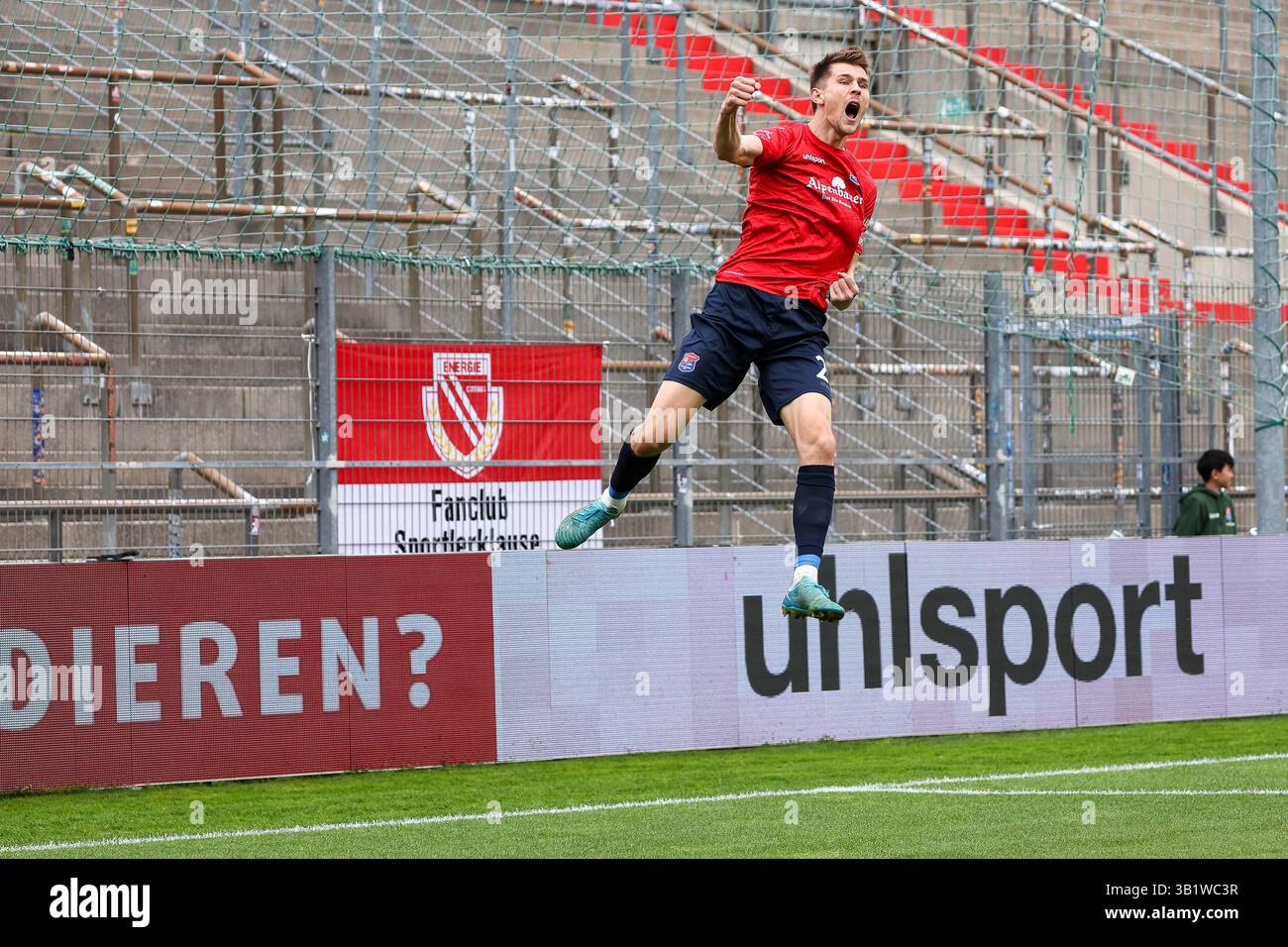 Unterhaching, Deutschland. 26th Apr, 2025. Jubel zum Tor zum 1:0 durch Lenn Jastremski (SpVgg ...