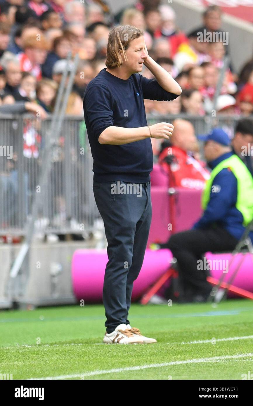 Munich, Germany. 26th Apr, 2025. MUNICH, GERMANY - APRIL 26: Head coach ...
