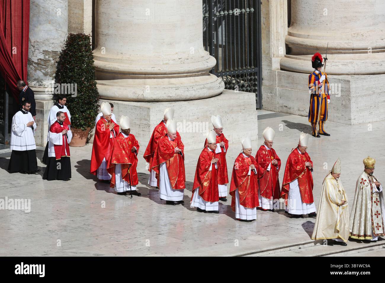 Vatican City, Vatican. 26th Apr 2025. VATICAANSTAD - Key cardinals ...