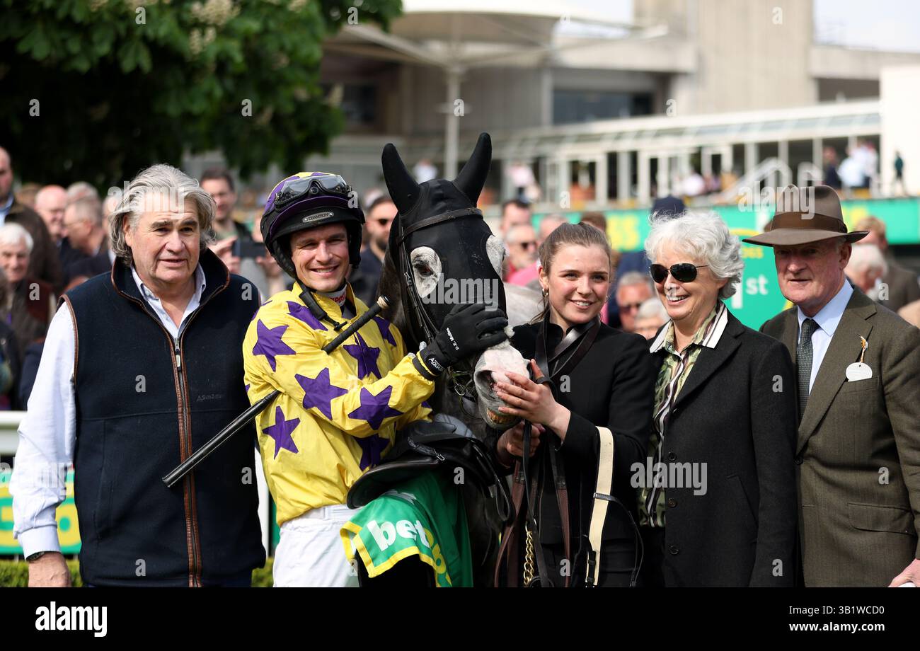 Il Etait Temps and jockey Danny Mullins after winning the bet365 ...