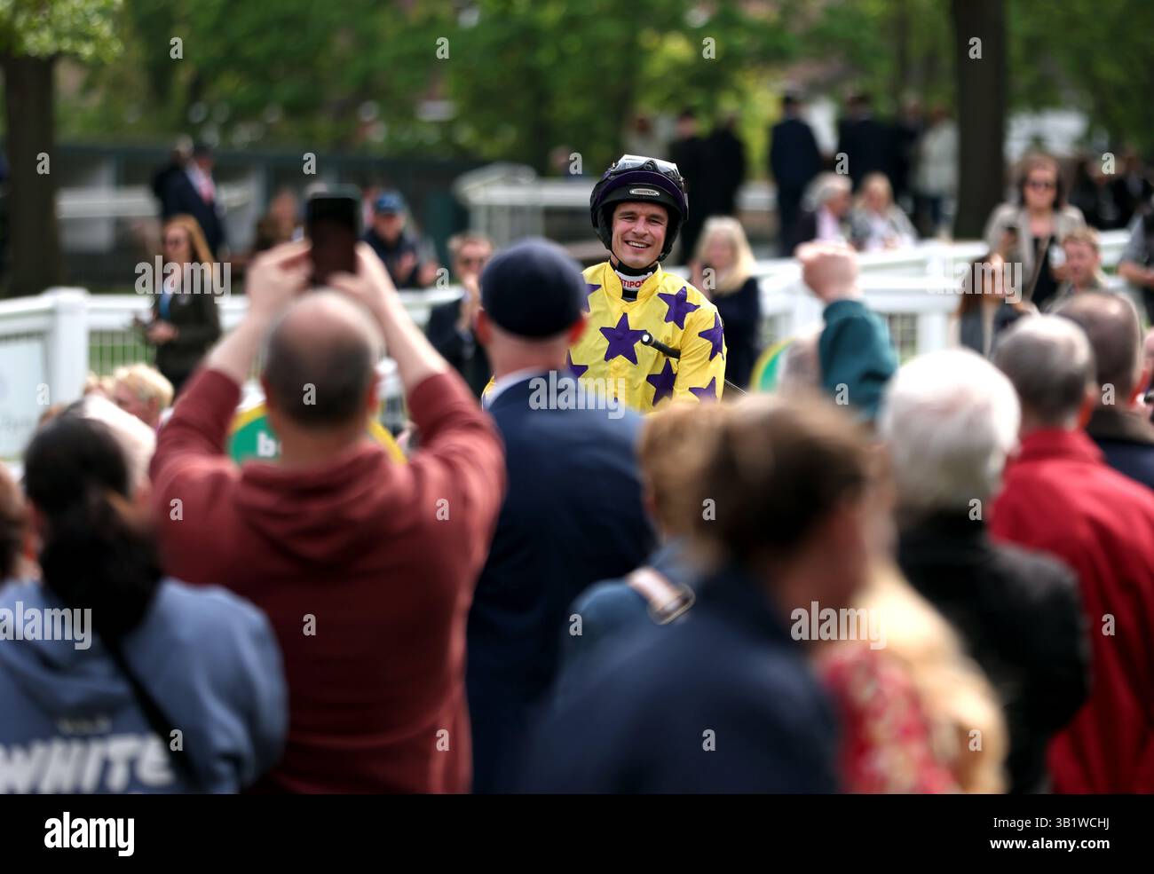 Il Etait Temps and jockey Danny Mullins after winning the bet365 ...