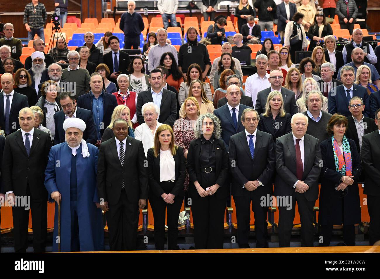 Family photo during the event 'A cry for peace, the end of wars and respect for international ...