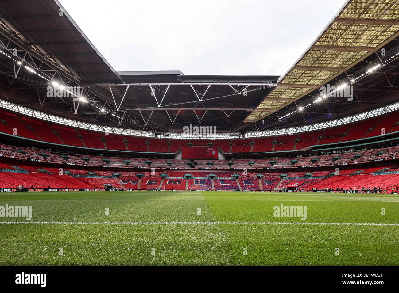 Wembley Stadium, London, UK. 26th Apr, 2025. FA Cup Semi Final Football ...