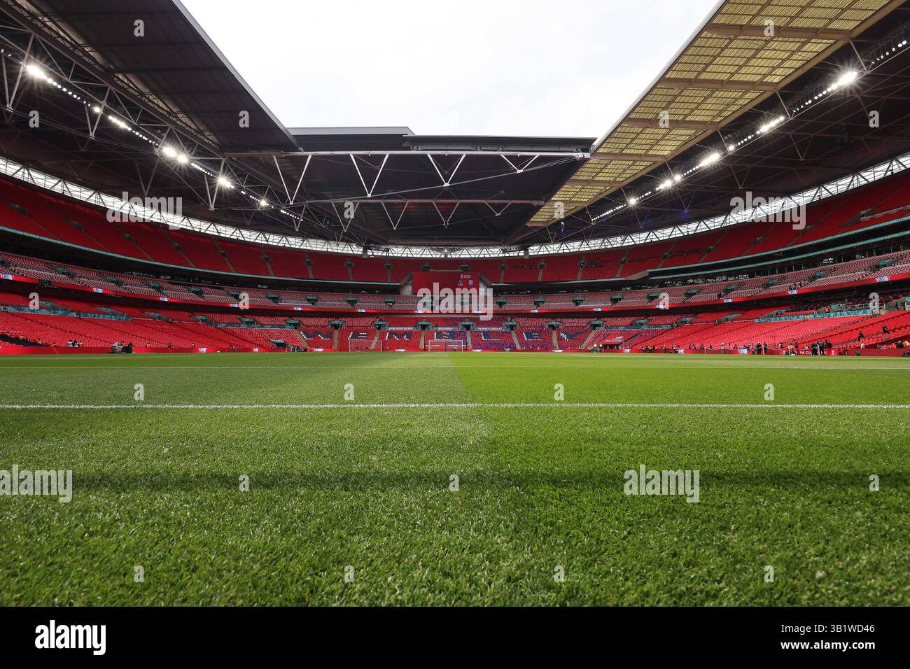 Wembley Stadium, London, UK. 26th Apr, 2025. FA Cup Semi Final Football ...
