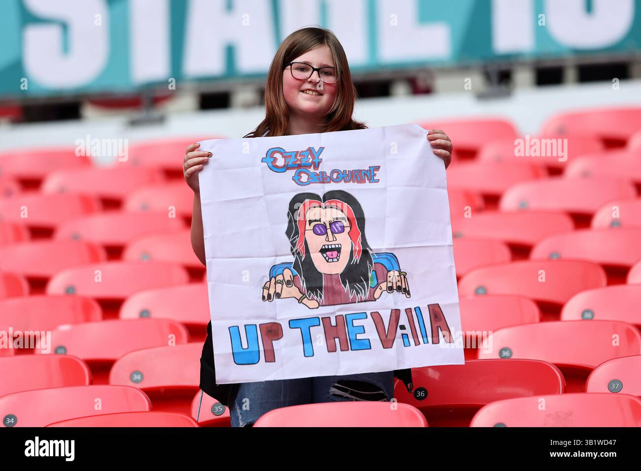 Ozzy osbourne fan hi-res stock photography and images - Alamy