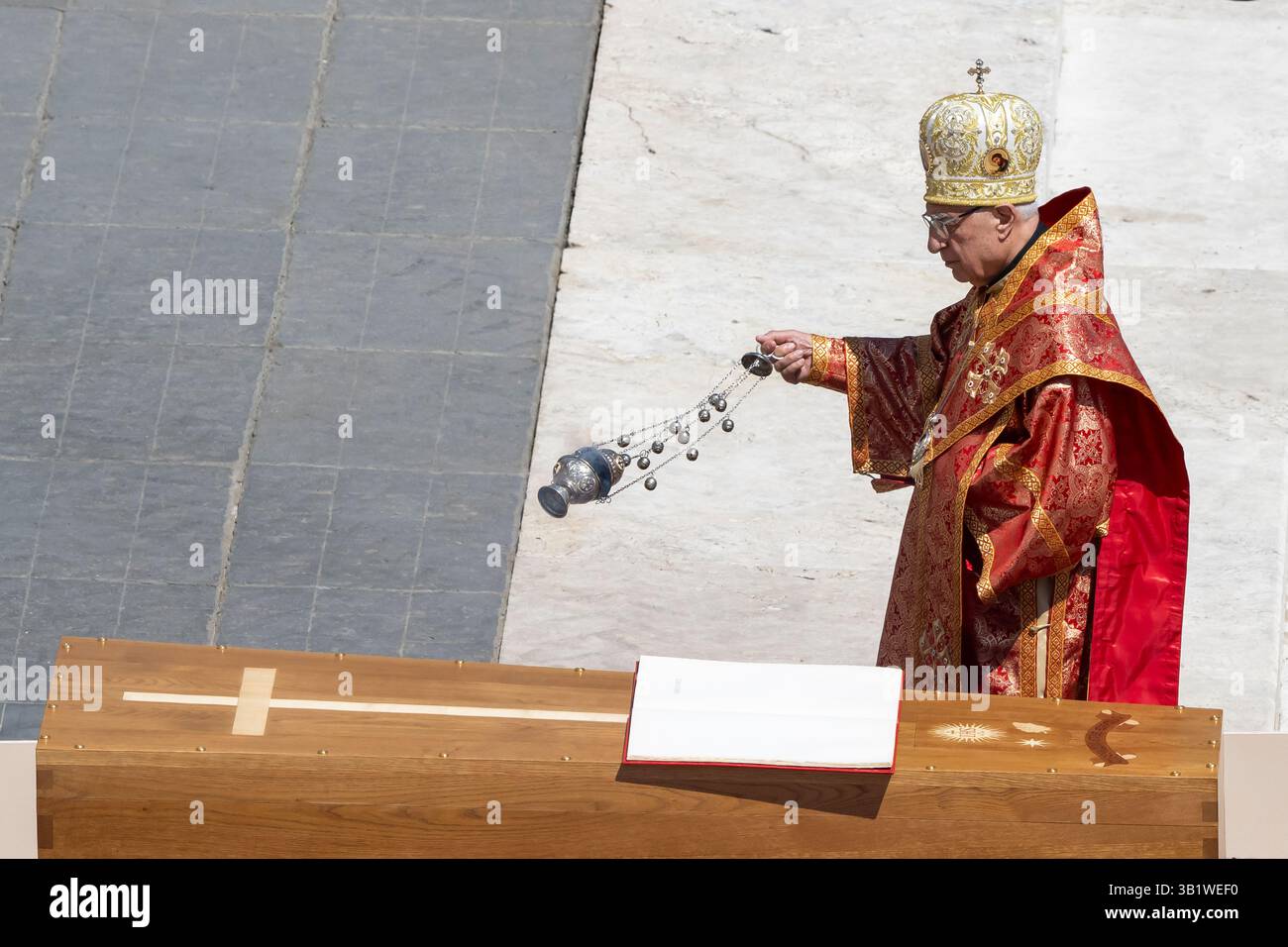 Vatican City, Vatican. 26th Apr, 2025. Incense is waved over the coffin ...