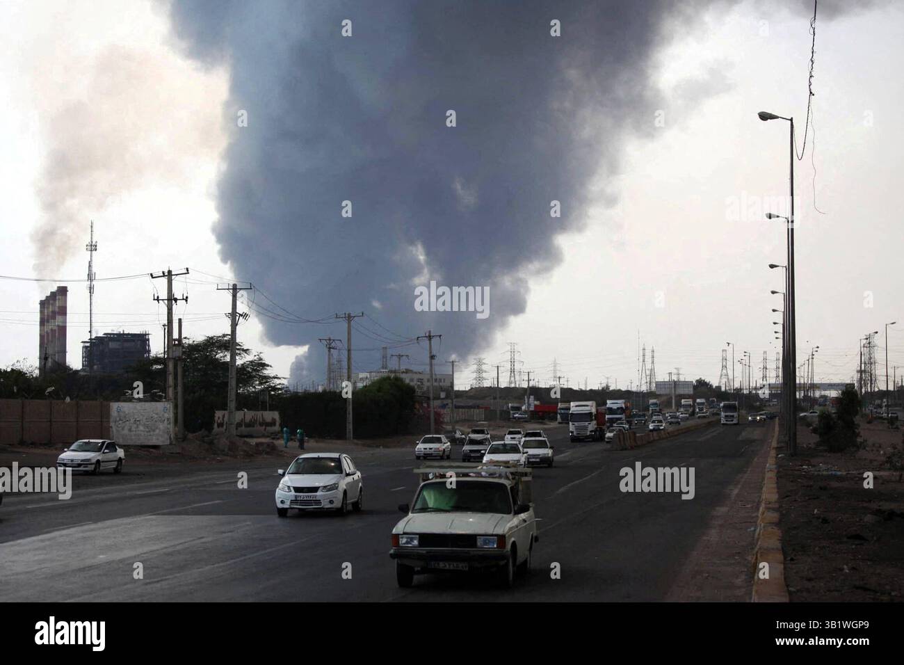 Above media agency people hi-res stock photography and images - Alamy