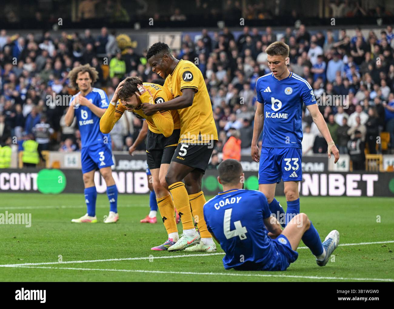 Wolverhampton Wanderers' Jorgen Strand Larsen celebrates scoring his ...