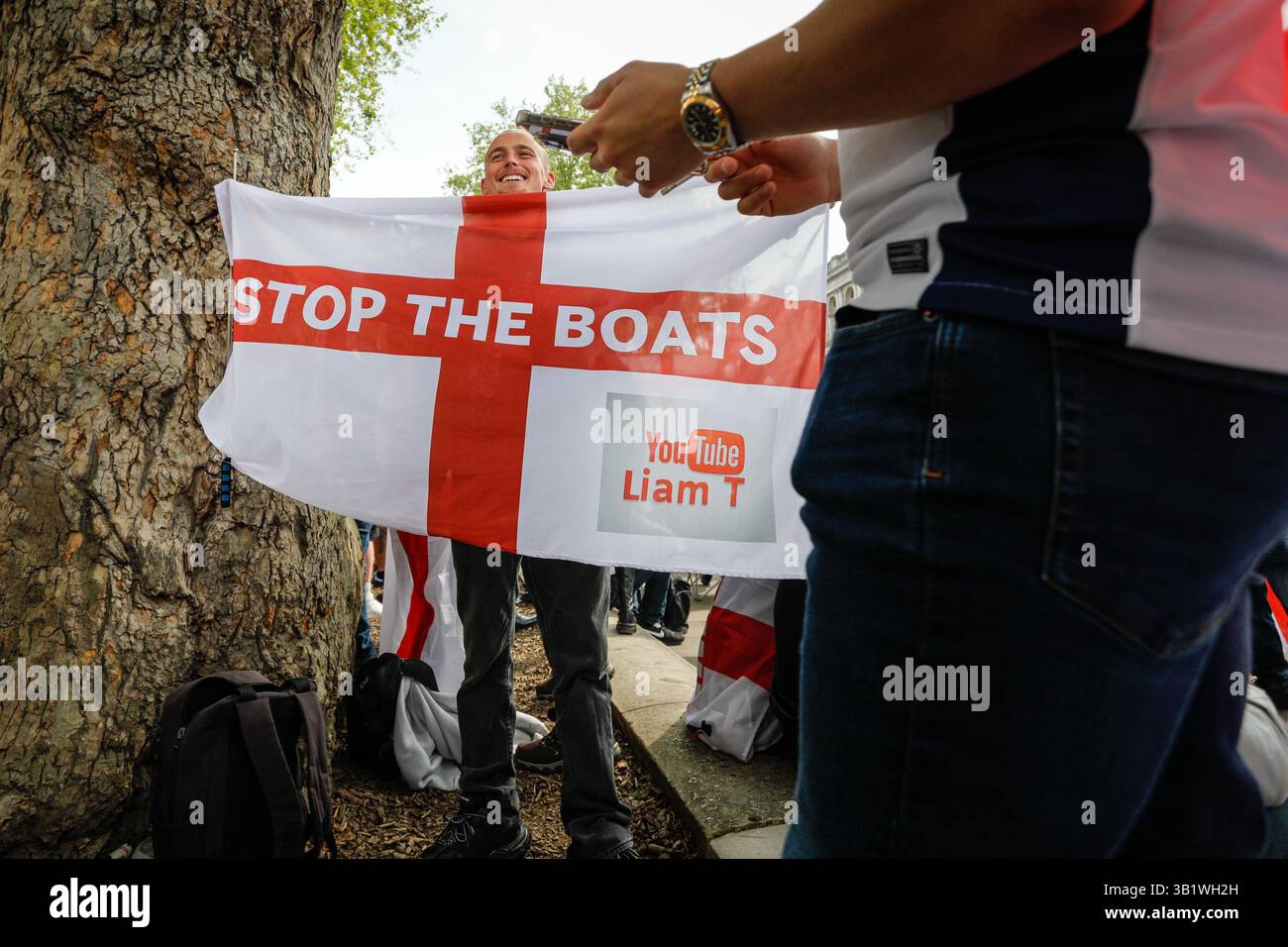London, UK. 26th Apr, 2025. A crowd of spectators decked out with ...