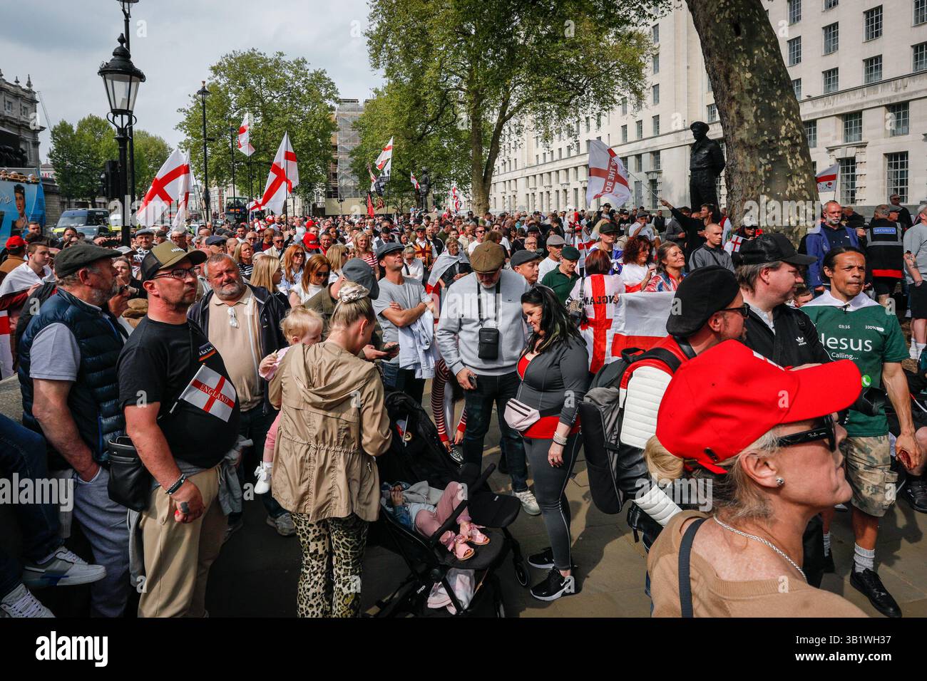 London, UK. 26th Apr, 2025. A crowd of spectators decked out with ...